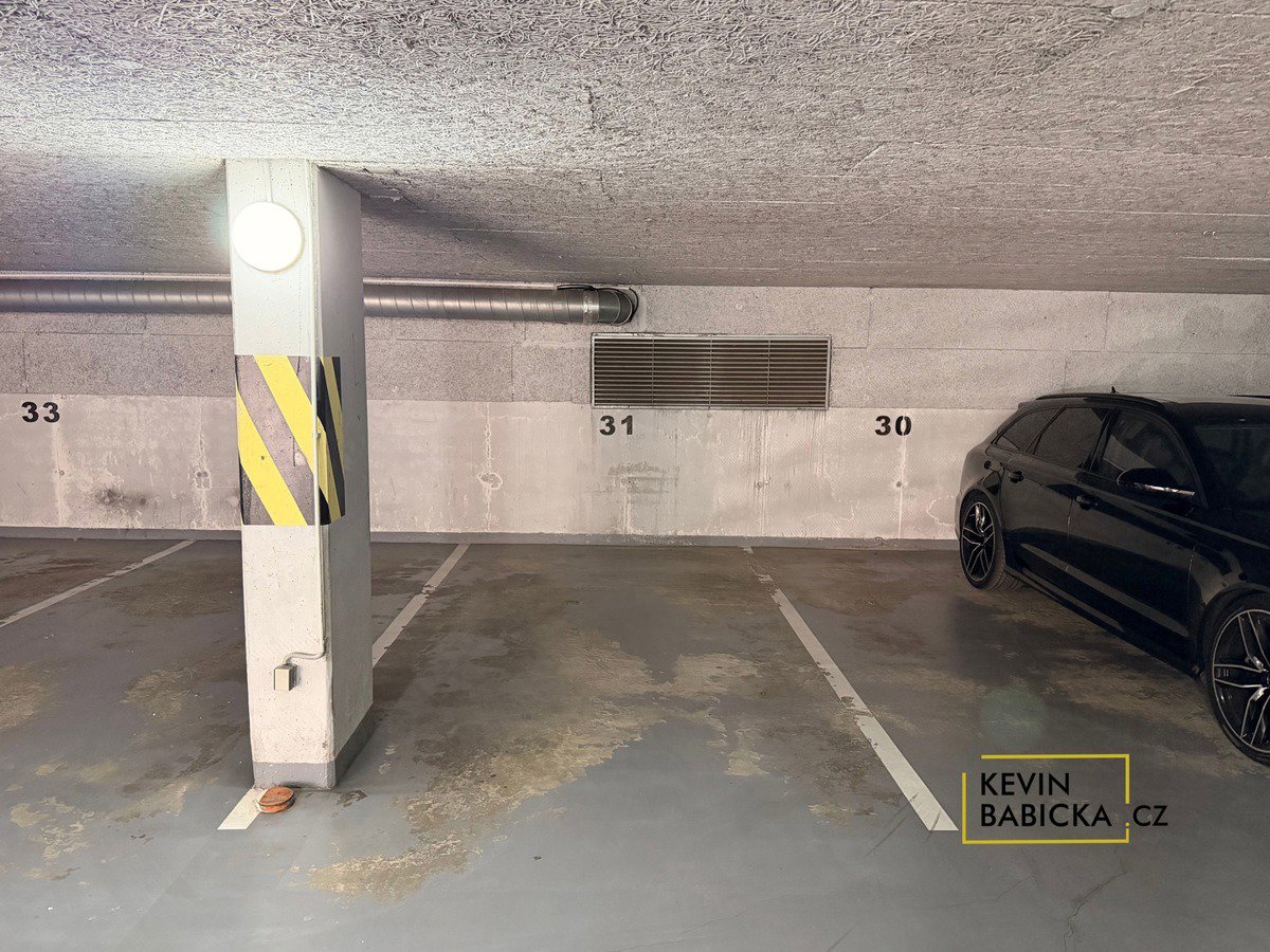 Pronájem garáže · 13 m² - Kosmova, Brno - Královo Pole