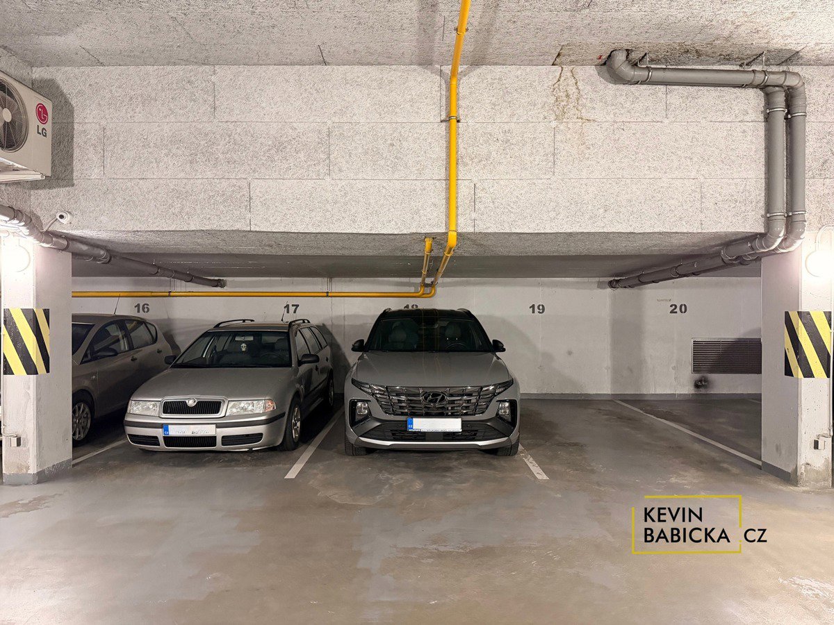 Pronájem garáže · 13 m² - Kosmova, Brno - Královo Pole